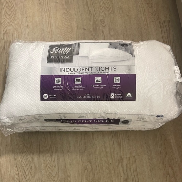 Sealy | Bedding | Sealy Platinum Indulgent Nightsdown Alternative ...
